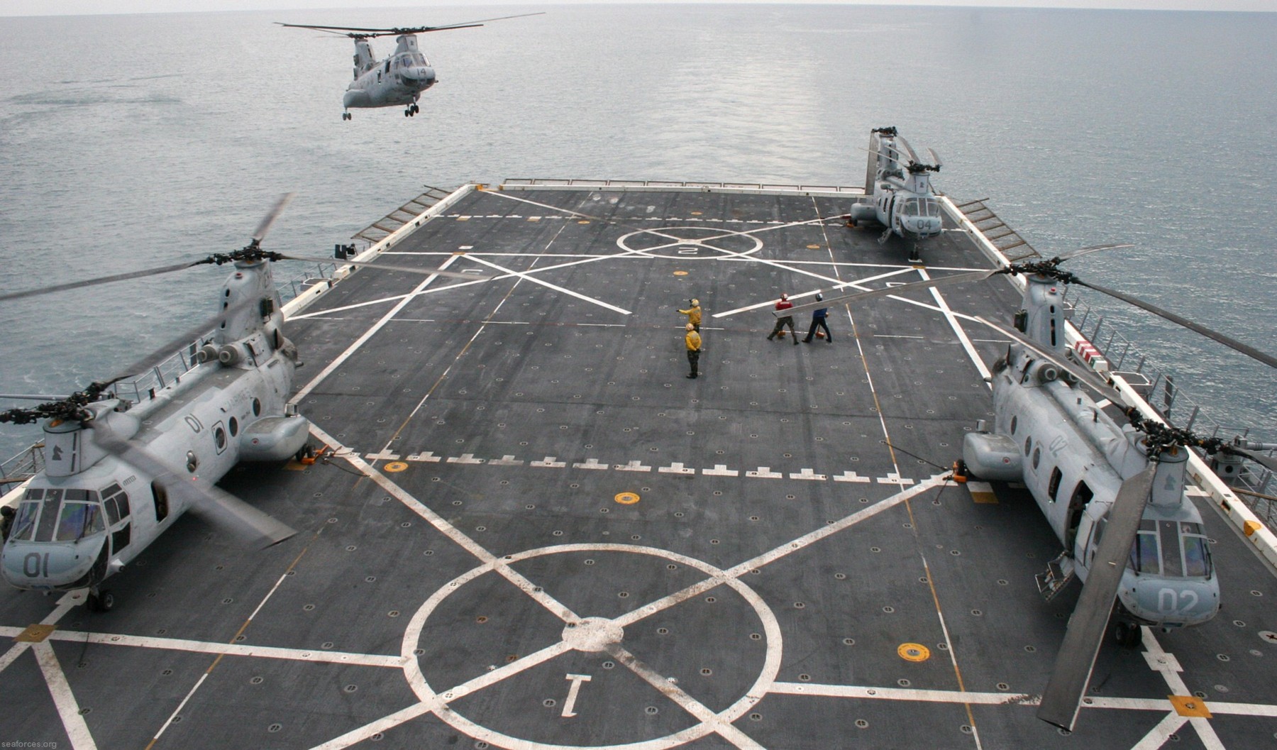 Cyber Hobby Models U.S.S. SAN ANTONIO LPD-17 W/MV-22B Kit (1/700